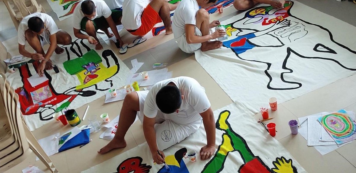[Right-up] Drug rehab patients in collaboration with artist Ralph Eya ...